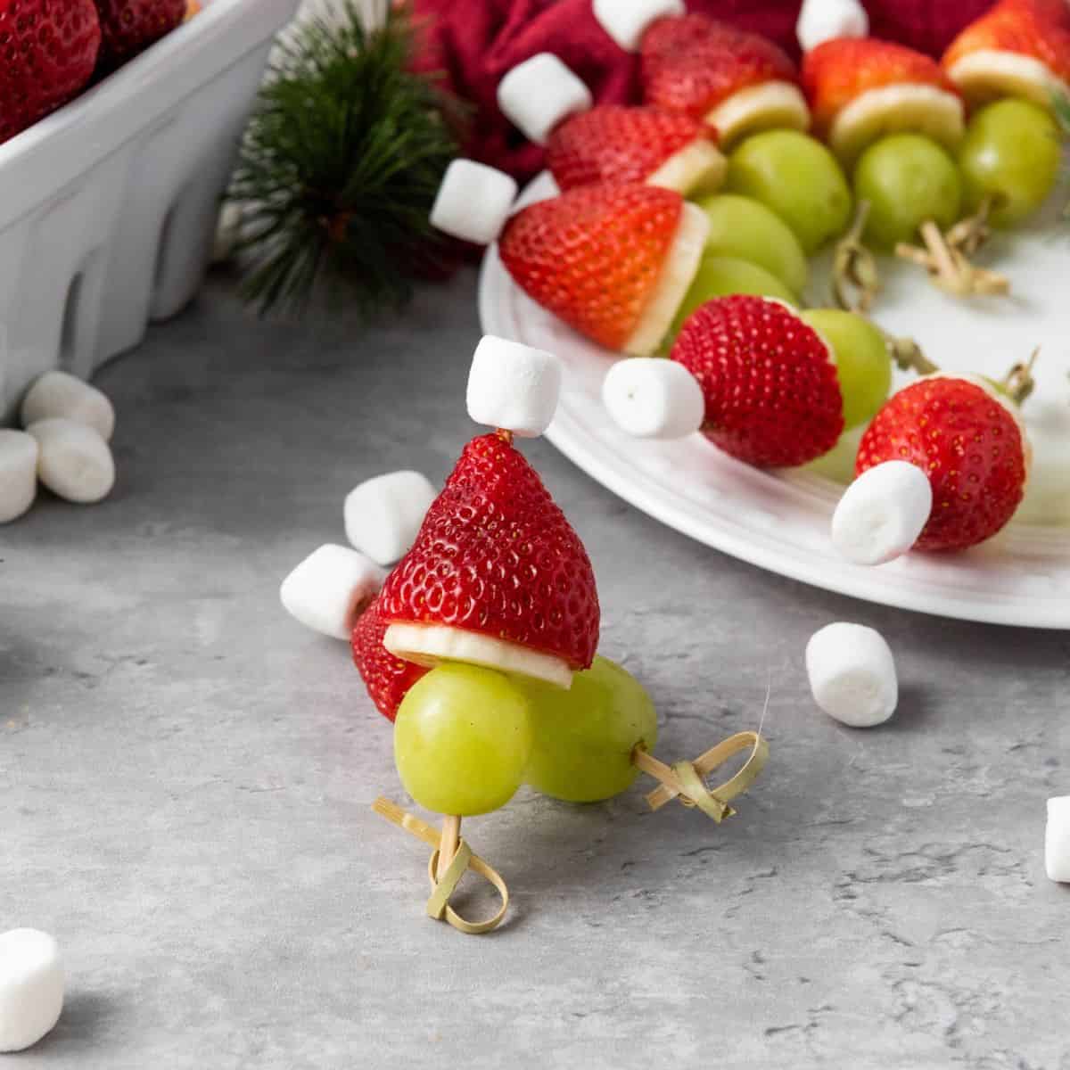Christmas Grinch Fruit Skewers Recipes (Mini Kebobs)