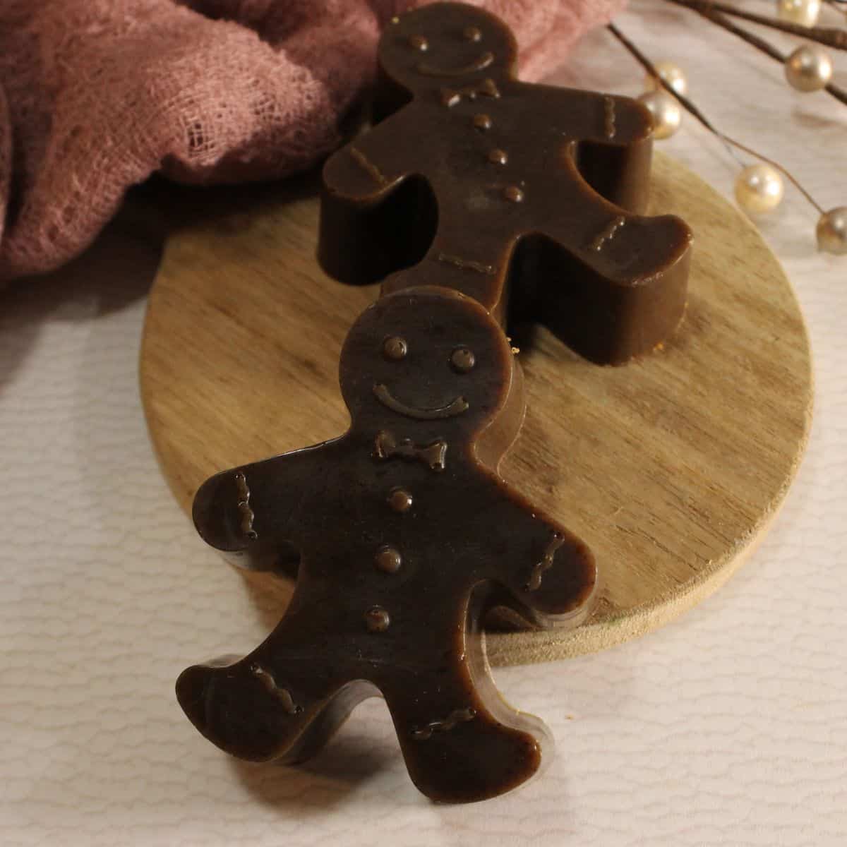 Gingerbread Soap Recipe for Cute DIY Holiday Gifts