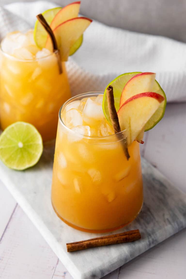 Easy Apple Cider Ginger Mocktail (Cozy Fall Drink Without Alcohol)