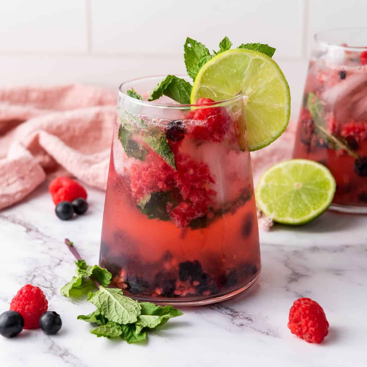 Blueberry Raspberry Mint Mocktail (Cute and Refreshing Drink)