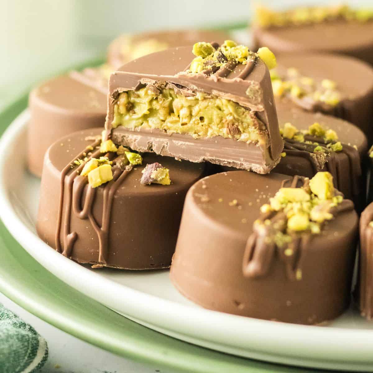 Dubai Chocolate Cups With Pistachio Cream Easy Trendy Dessert dubai-chocolate-cups-with-pistachio-cream-easy-trendy-dessert