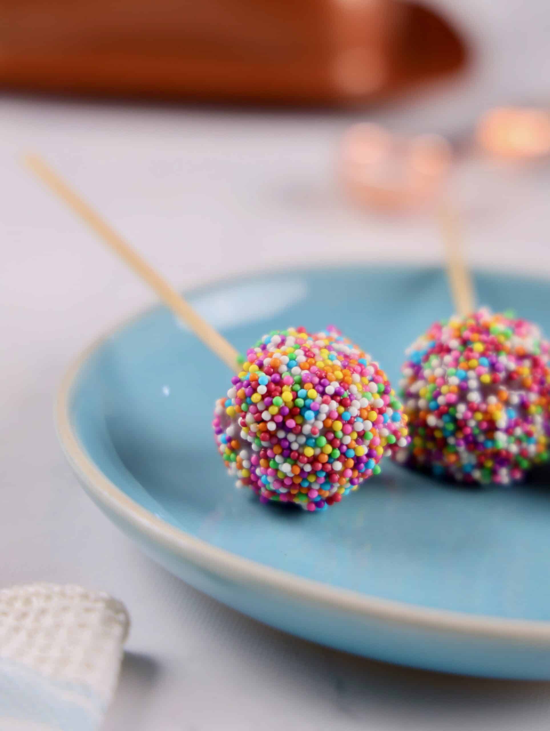 Easy Red Velvet Cake Pops