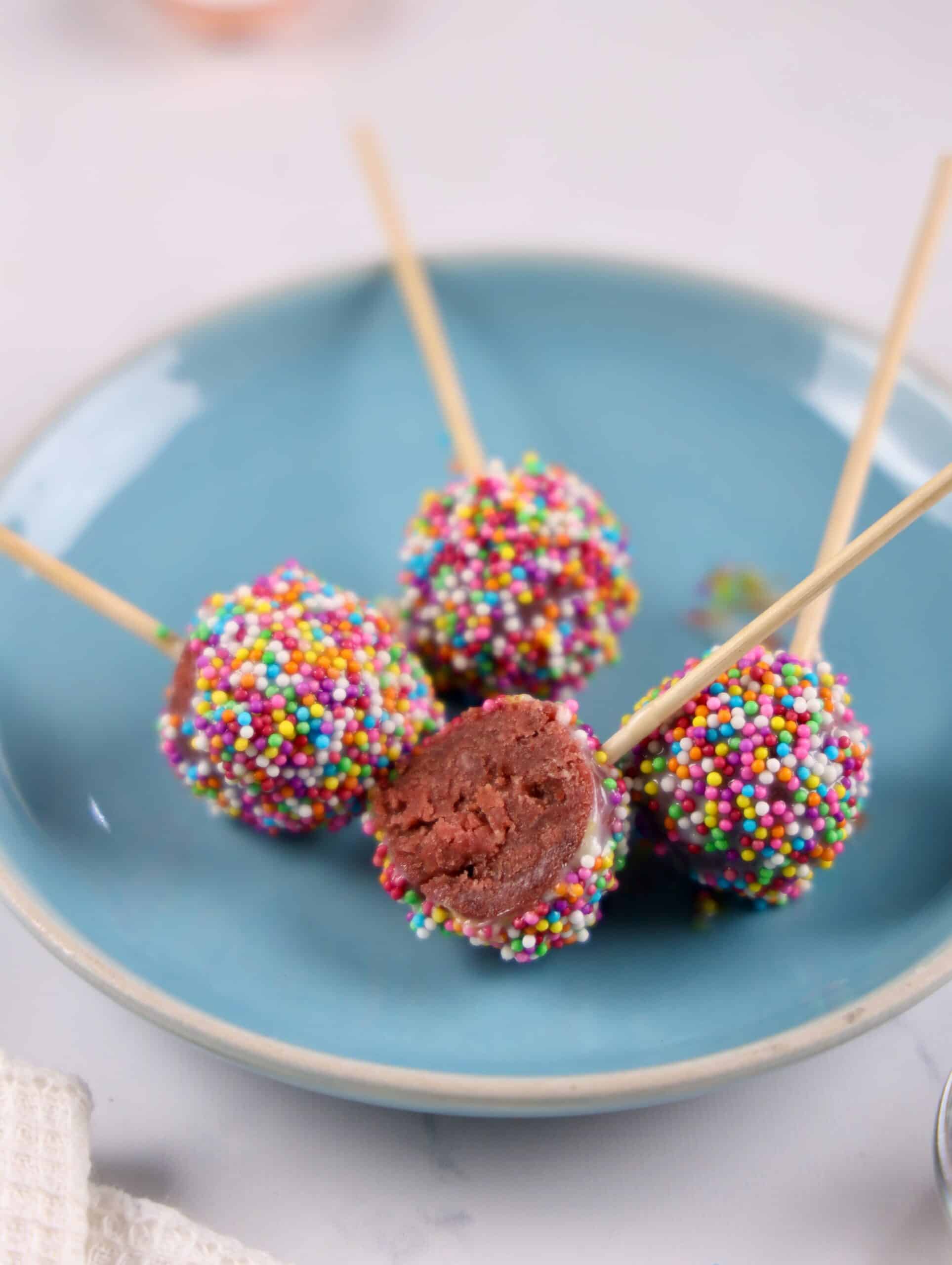 Easy Red Velvet Cake Pops
