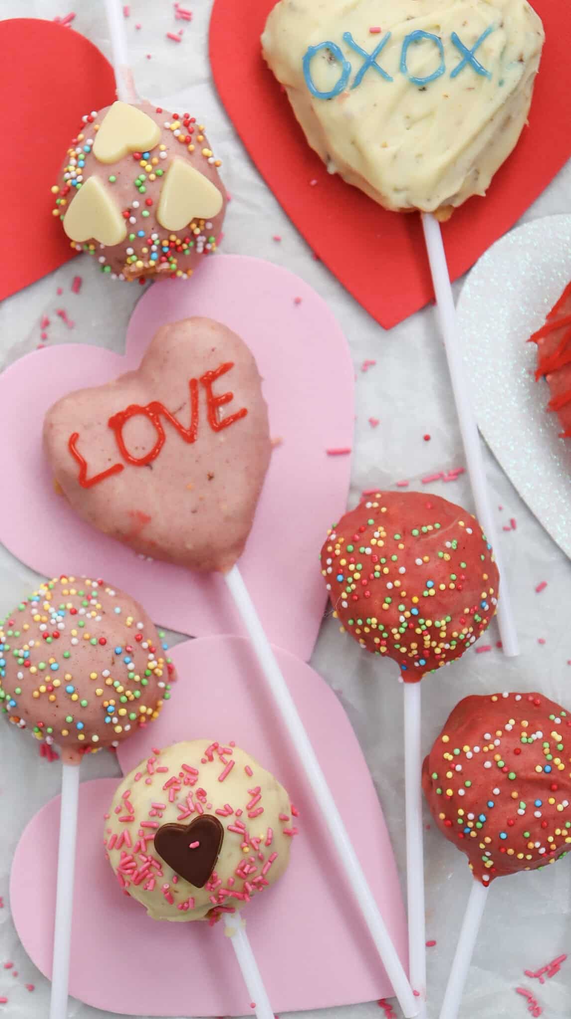Easy Valentine’s Cake Pops (Cute & Customizable)
